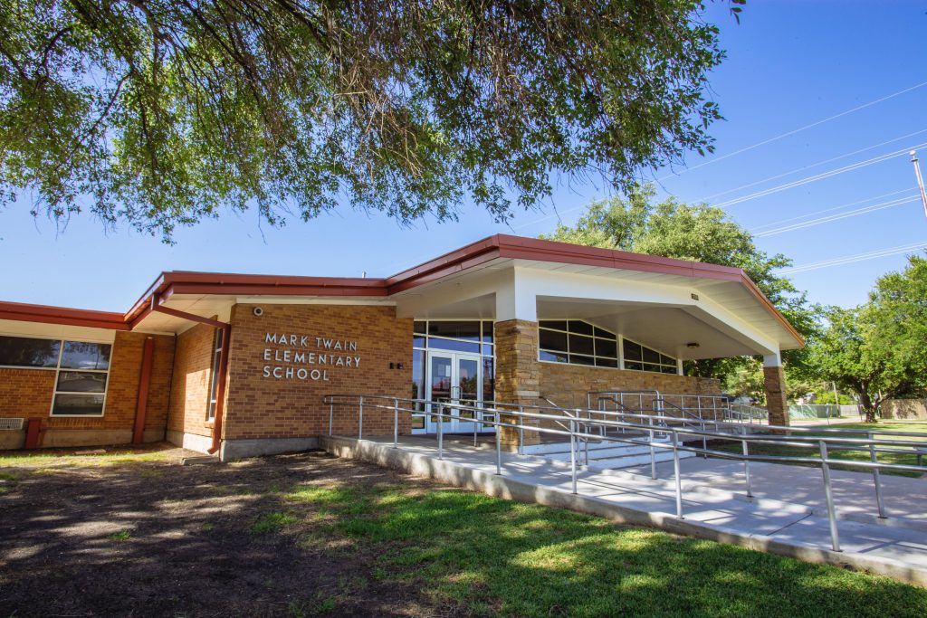Mark Twain Elementary – Home of the Mighty Mustangs!